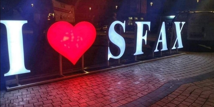 لافتة "احب صفاقس" تزيّن المدينة